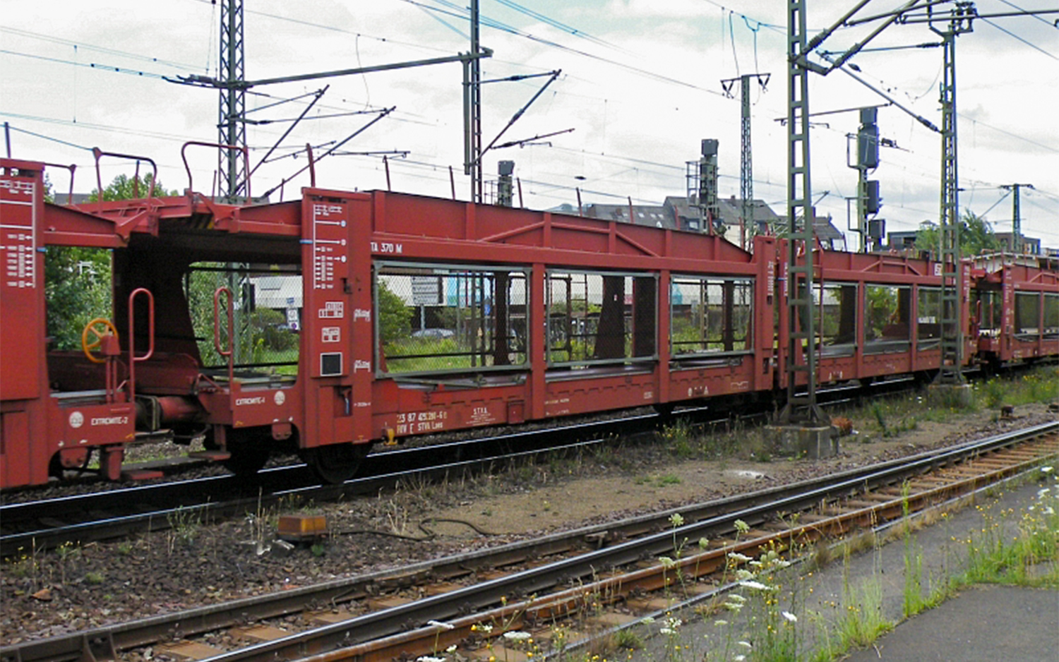 ARNOLD 9770 STVA, 3-axle car transporter wagon Laes TA 370 M, red with ...
