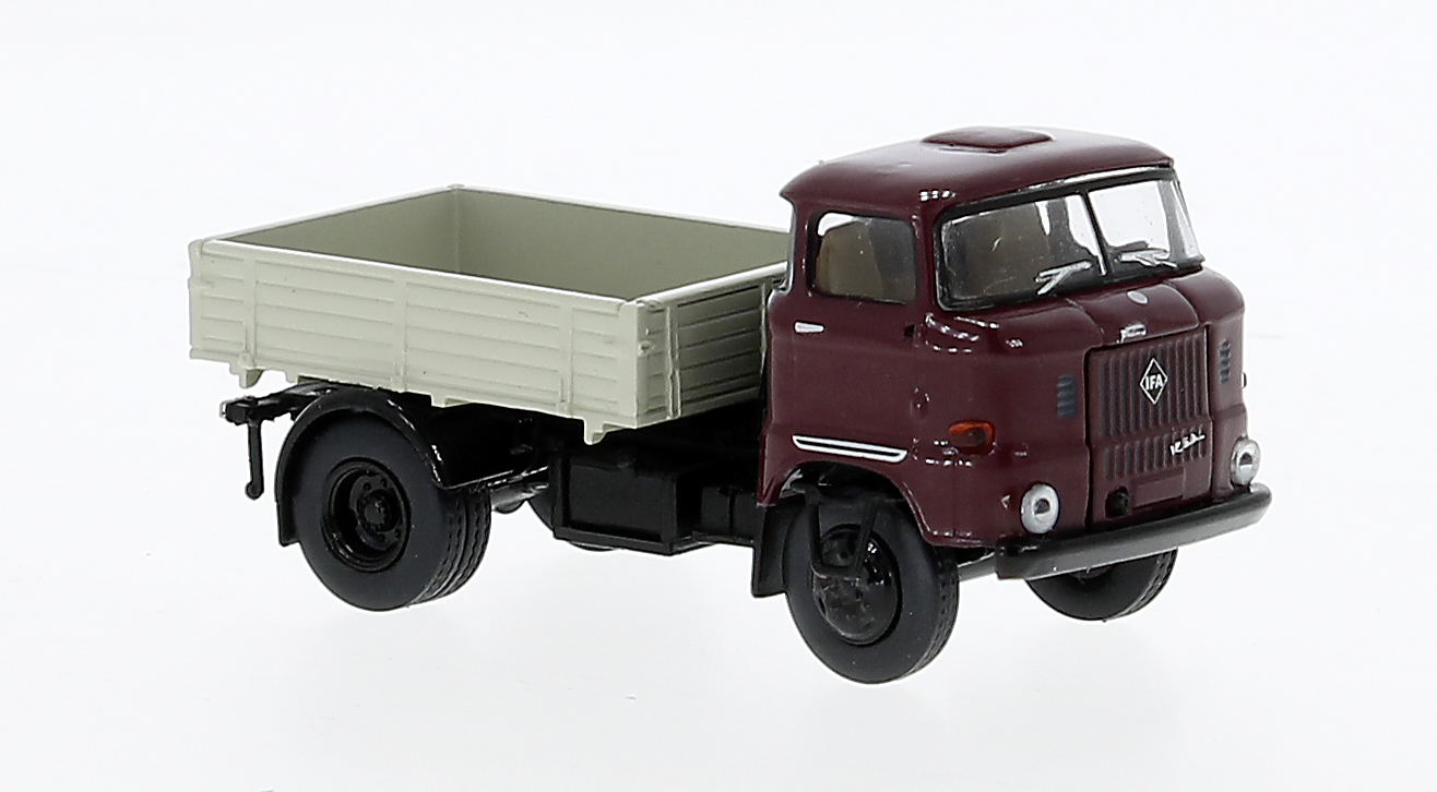 BREKINA 71256 IFA W 50 Zugmaschi dunkelrot Brekina 1:87 - vasutmodell.com
