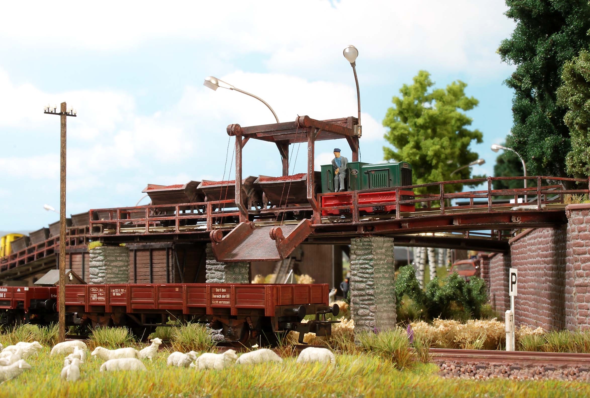 BUSCH 12389 1 Umladestation H0 - vasutmodell.com