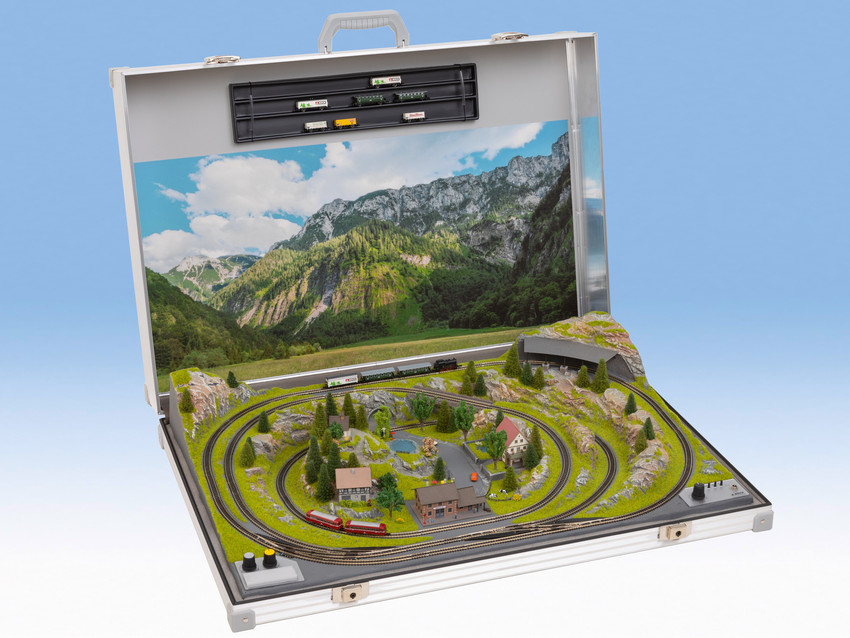 NOCH 88303 Meran Briefcase Layout with Märklin miniclub Z tracks ...