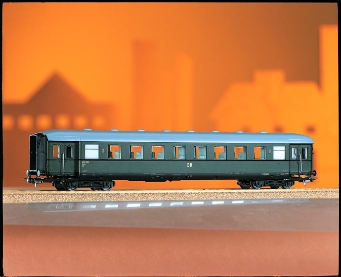 PIKO 53273 Coach 2nd Cl., DB III - vasutmodell.com