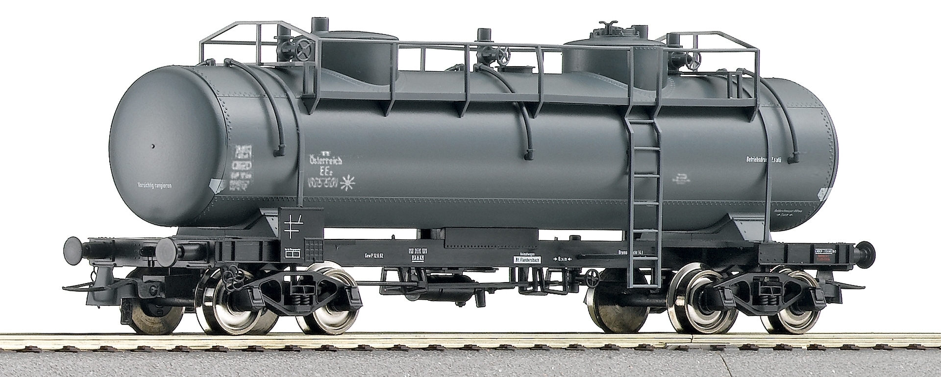 ROCO 66821 Cementszállító négytengelyes tartálykocsi, ÖBB - vasutmodell.com