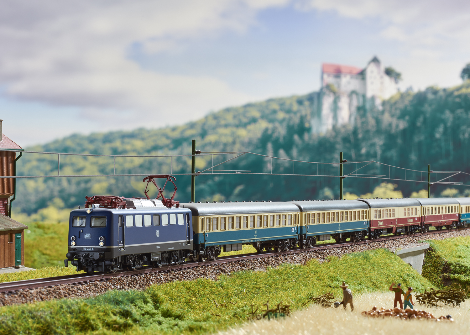 TRIX 16109 Villanymozdony, 110 246-6 DB - vasutmodell.com