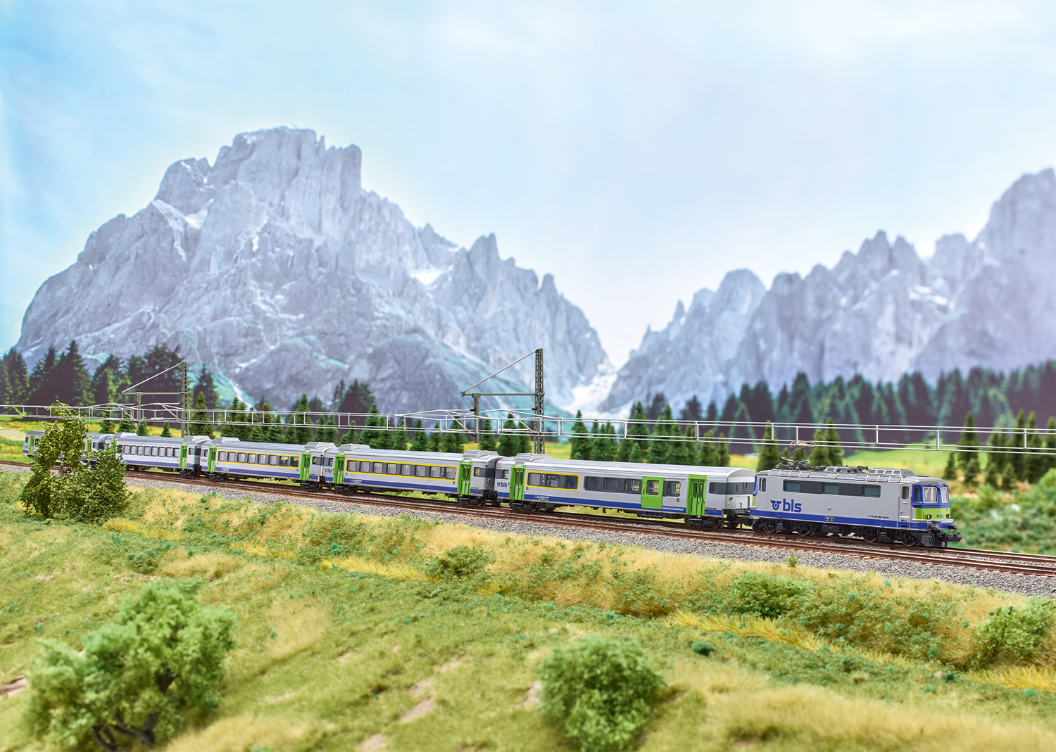 TRIX 16884 Villanymozdony, Re 420 BLS - vasutmodell.com